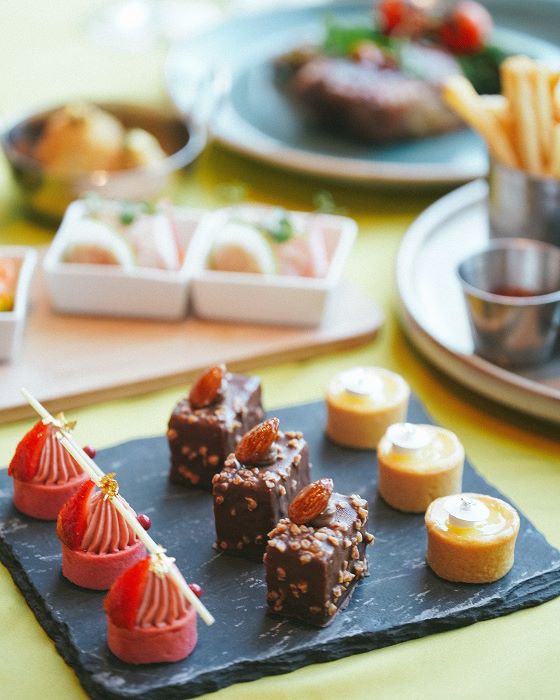 Mirage Bar & Restaurant